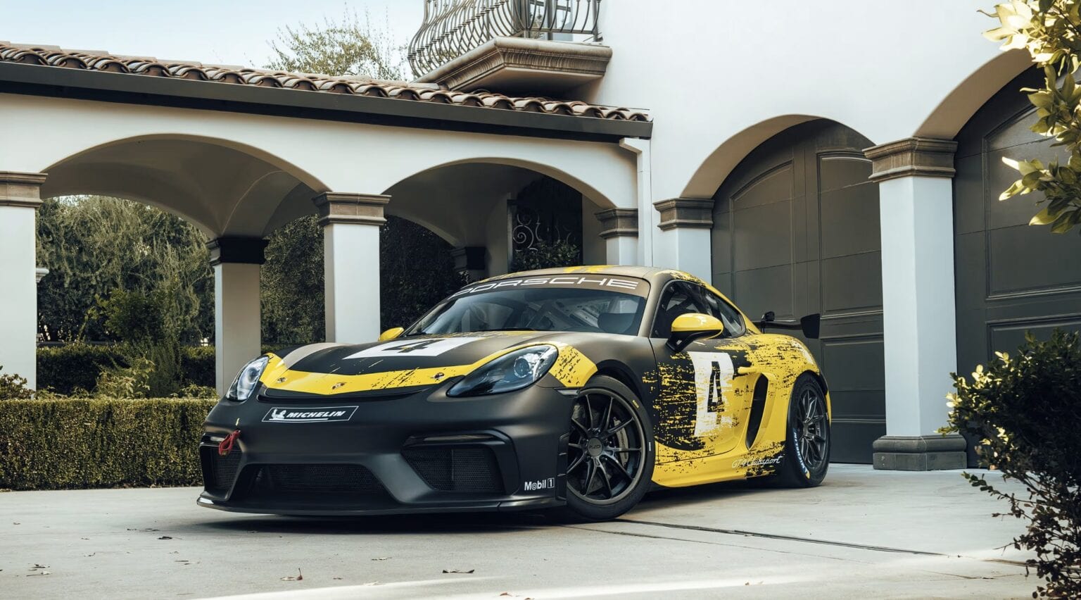 Porsche 718 Cayman GT4 Clubsport Technical Specs - Race Cars For You
